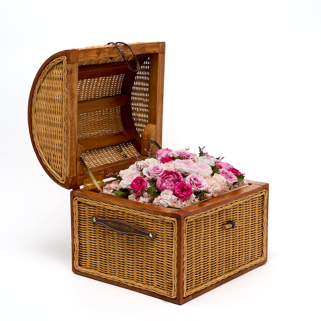 Peony d’Amour Valentine's Day Wicker Trunk – Venus et Fleur